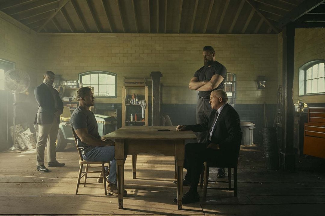 Reacher : Fotos Olivier Richters, Alan Ritchson, Anthony Michael Hall ...