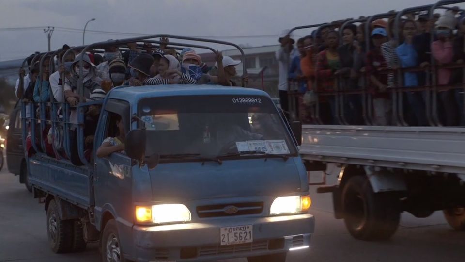 Trailer do filme The True Cost - The True Cost Trailer Original ...