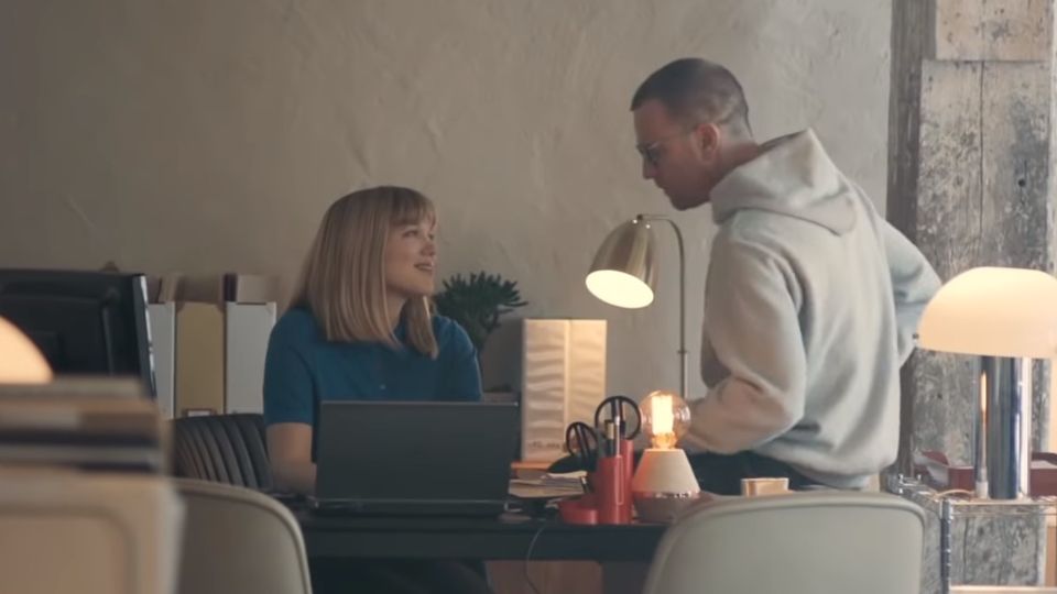 Trailer do filme Zoe - Zoe Trailer Original - AdoroCinema